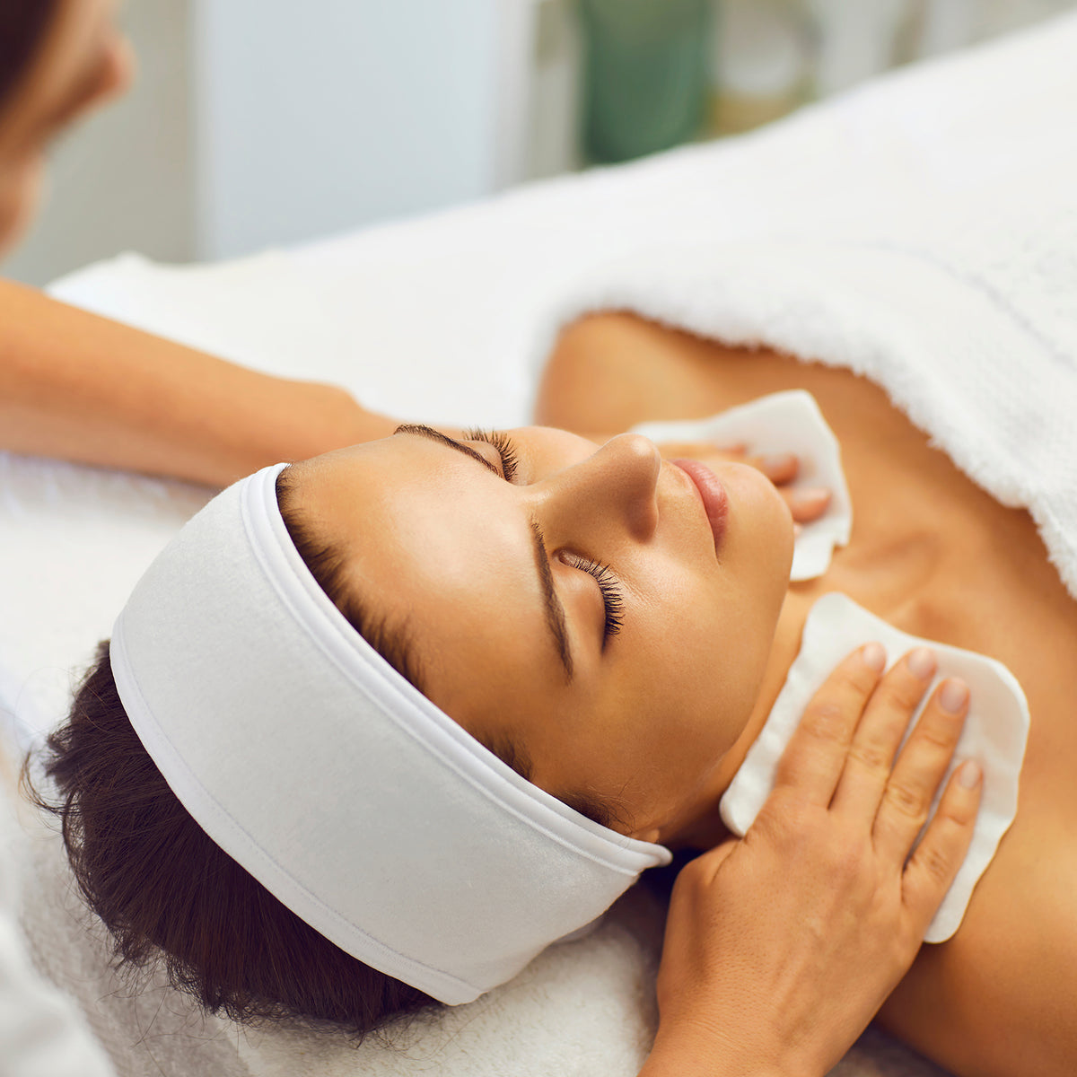 Popular Neck and Décolleté Treatments – Saian Skincare PRO